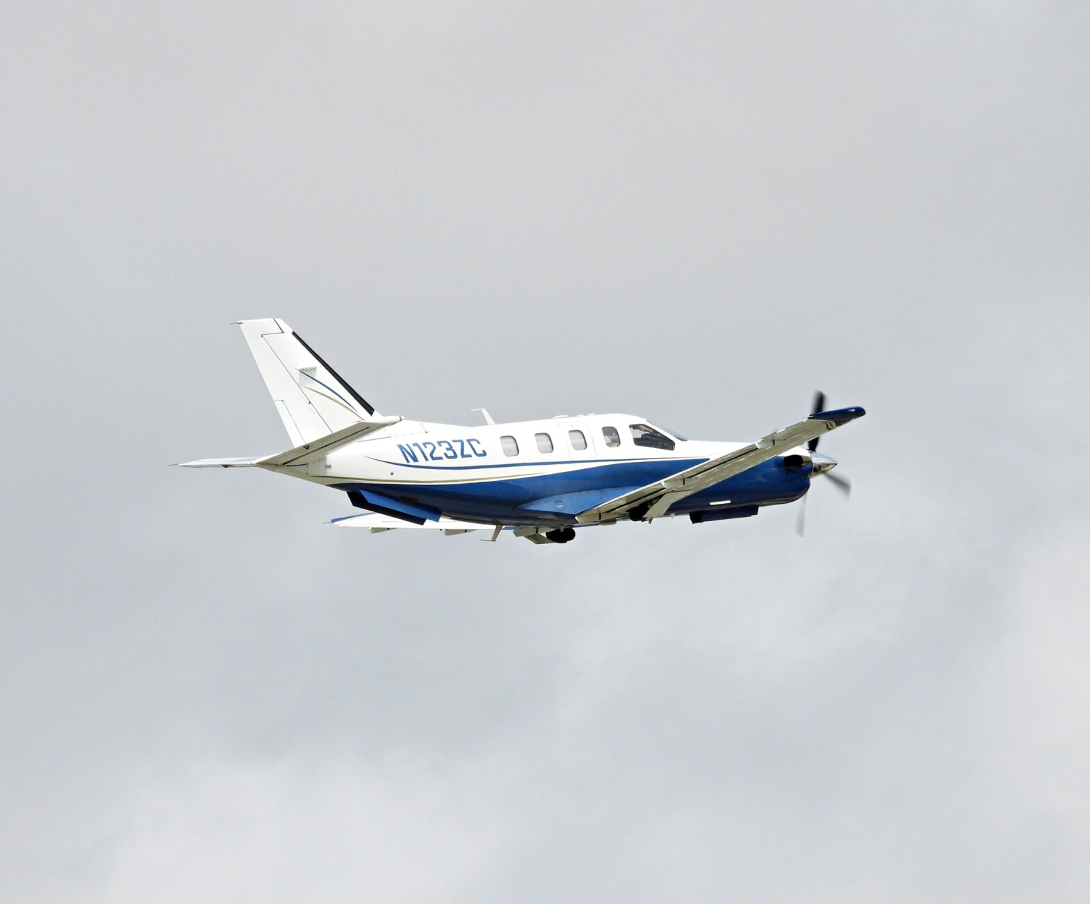 Plane Headed For Minneapolis Crashes Into Home, Killing Pilot