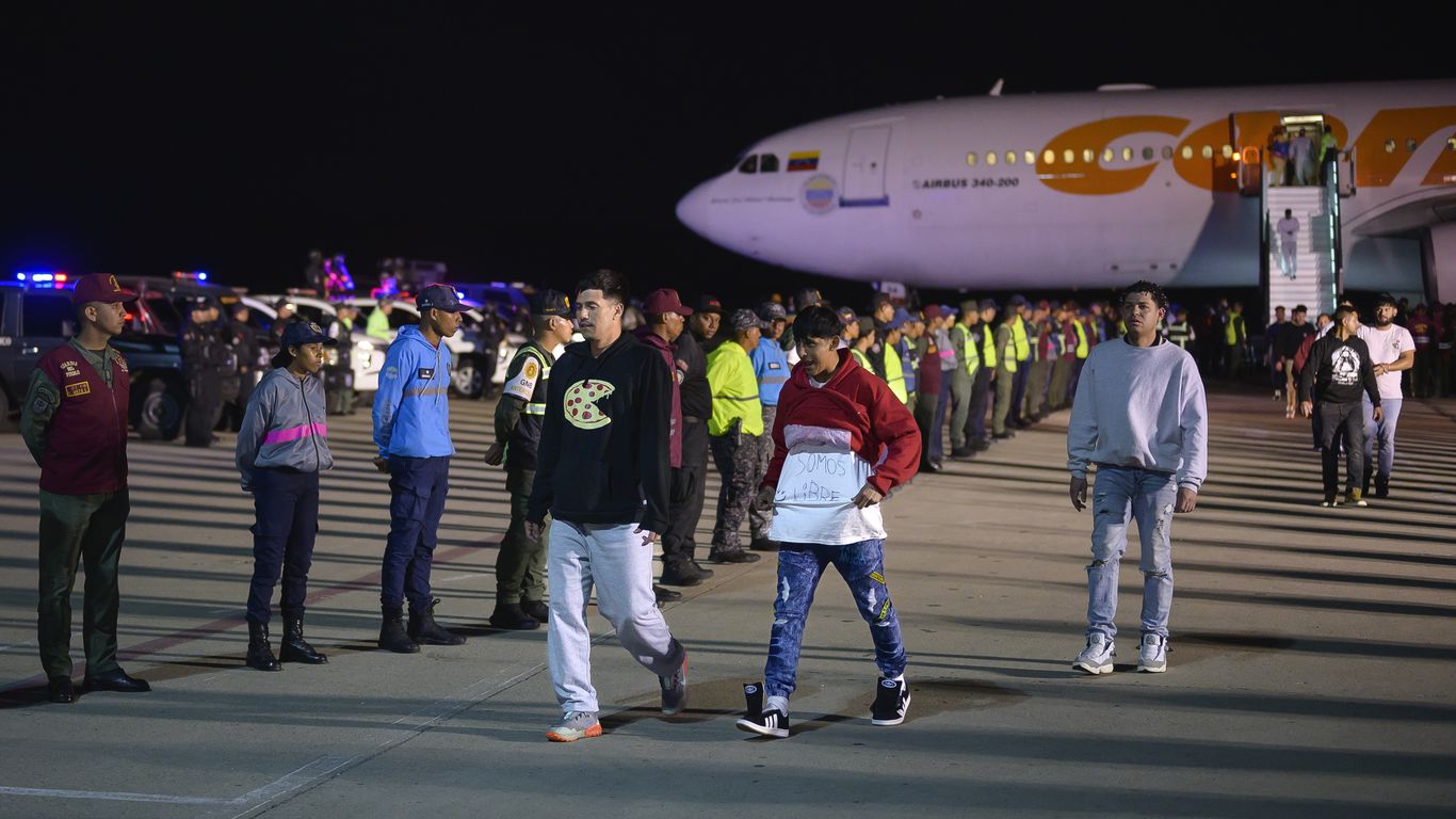 Immigrant removals continue slide under Trump, data show