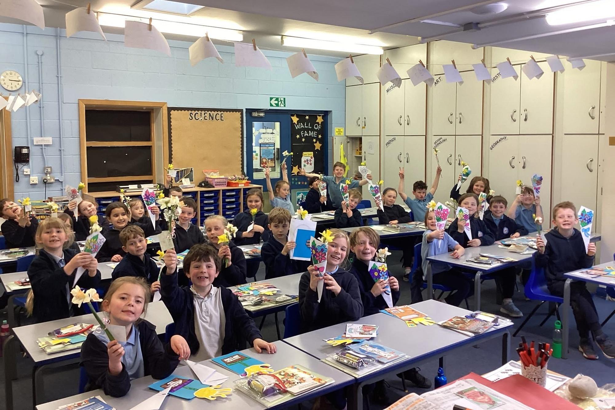 Wheatley Lane Primary School receives donation from Bank of Dave