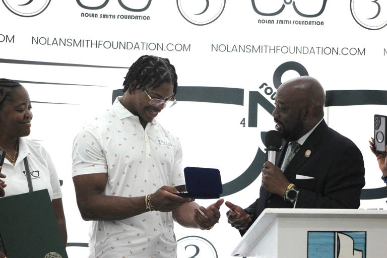 How Mayor Van Johnson surprised Nolan Smith Jr. of the Eagles with the ...