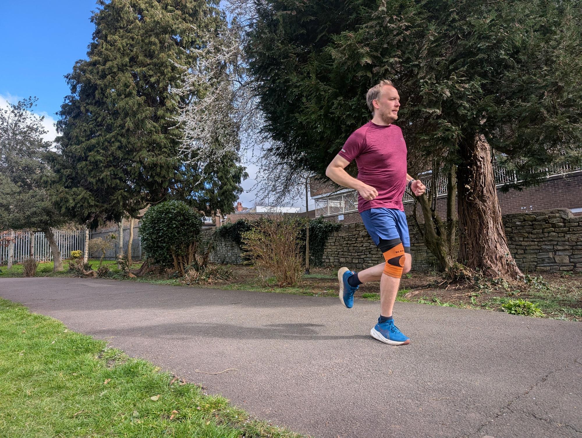 Seeing his partner go through chemo while pregnant inspires man to run marathon