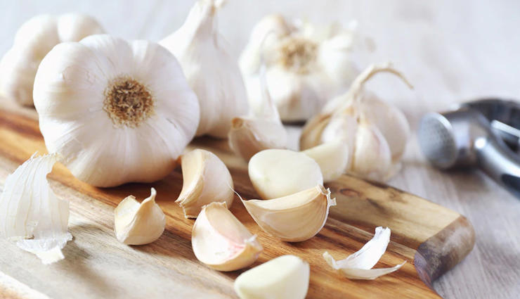 10 Amazing Benefits of Using Garlic for Skin and Hair