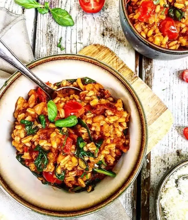 This Creamy Spelt Risotto with Tomatoes and Spinach Is the Guilt-Free ...