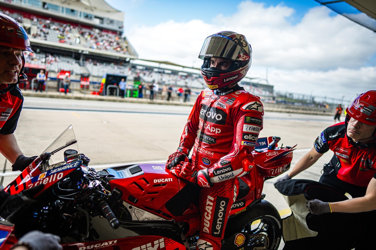 MotoGP Americas GP: Start delayed by rain and rider grid scramble