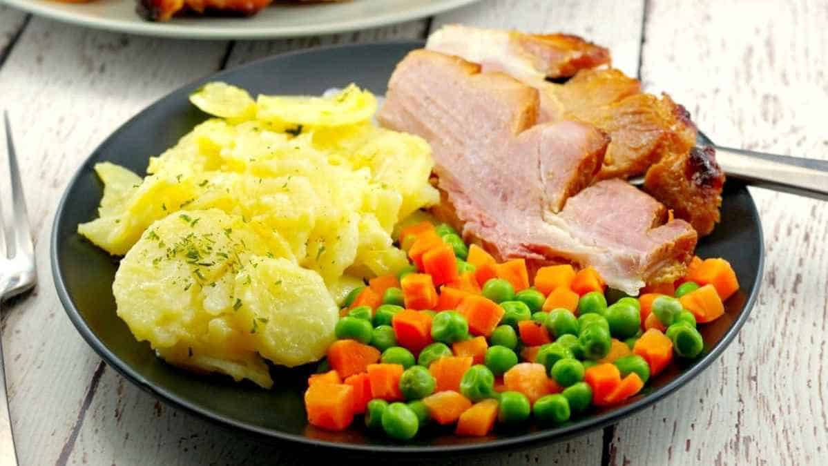 These 17 Easter Hams Deserve Their Own Spotlight