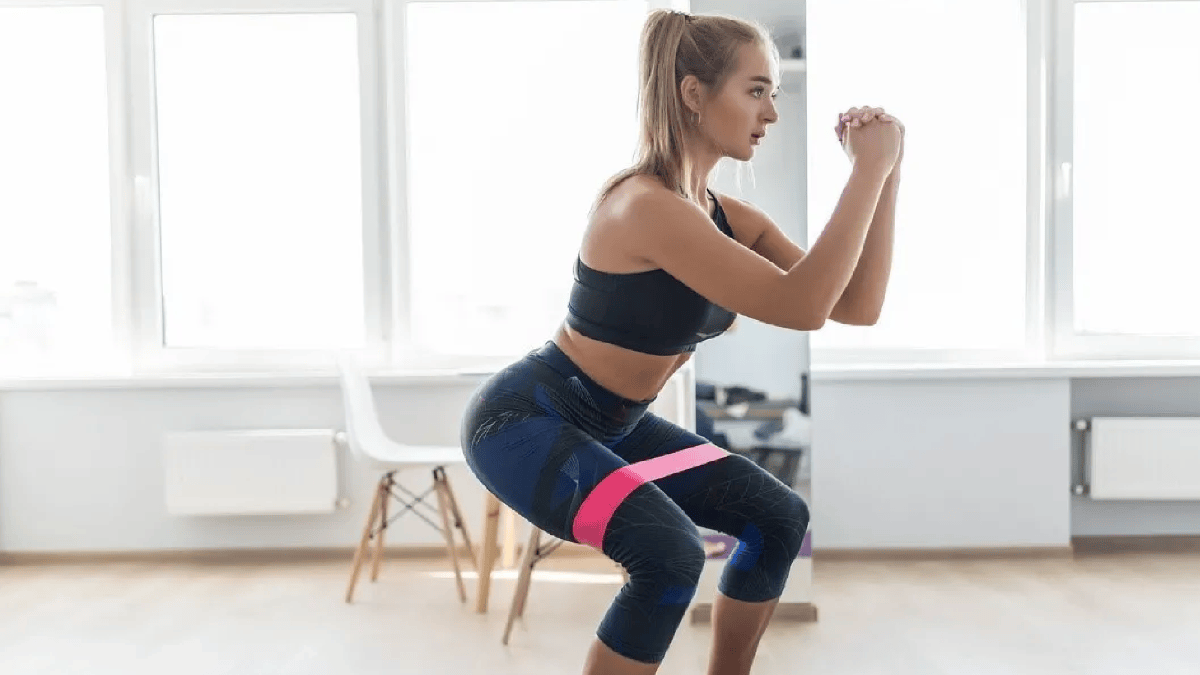 3 Exercises to Wake Up Your Muscles Before Working Out