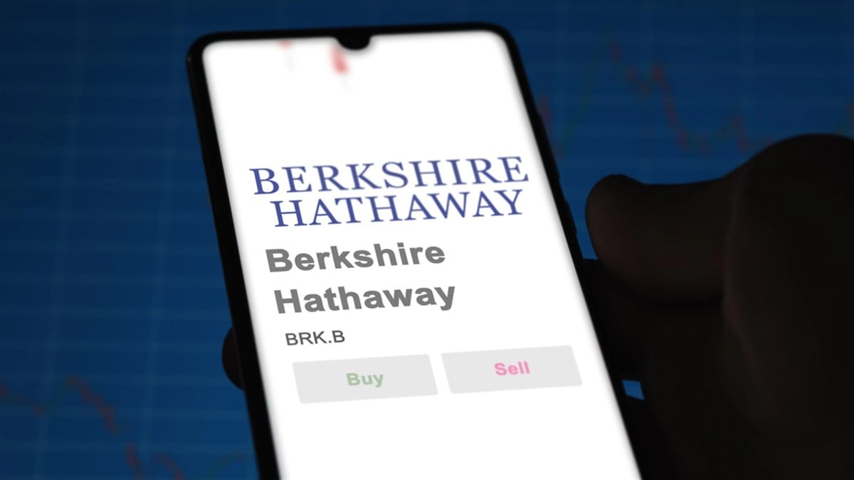 Berkshire Hathaway Gains Defy Stock Market Slump
