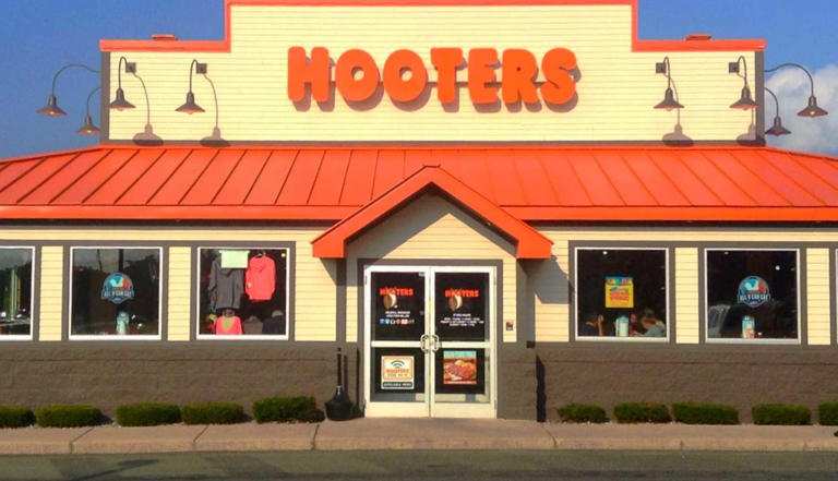 Hooters Files For Bankruptcy, Joining Wave Of Struggling Restaurant Chains