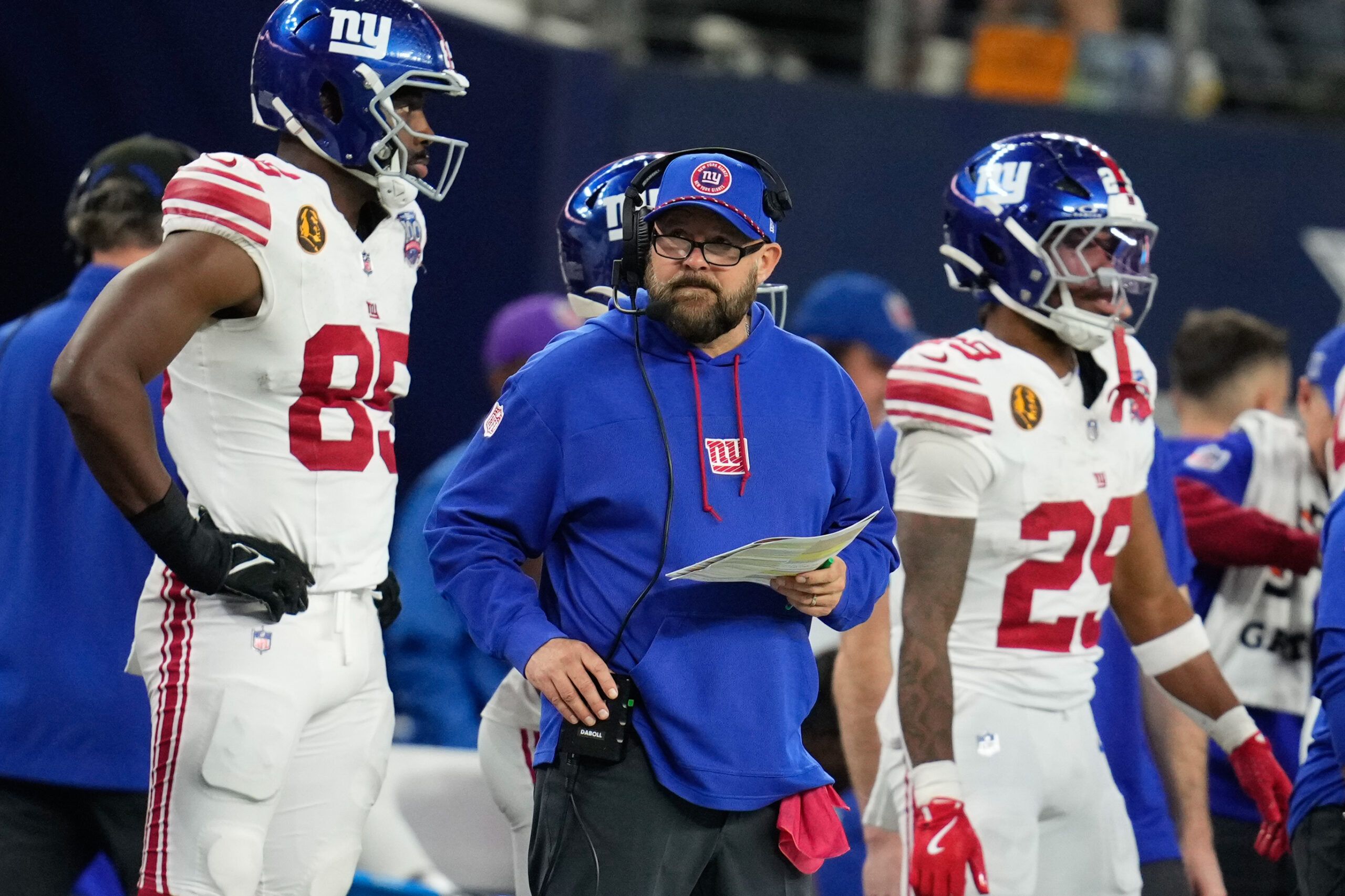 Giants head coach will wait to make a decision on playcalling duties