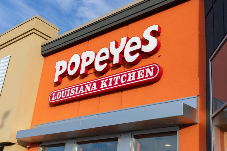 Popeyes Employee Accused of Stealing Customer’s Card to Send Money to ...