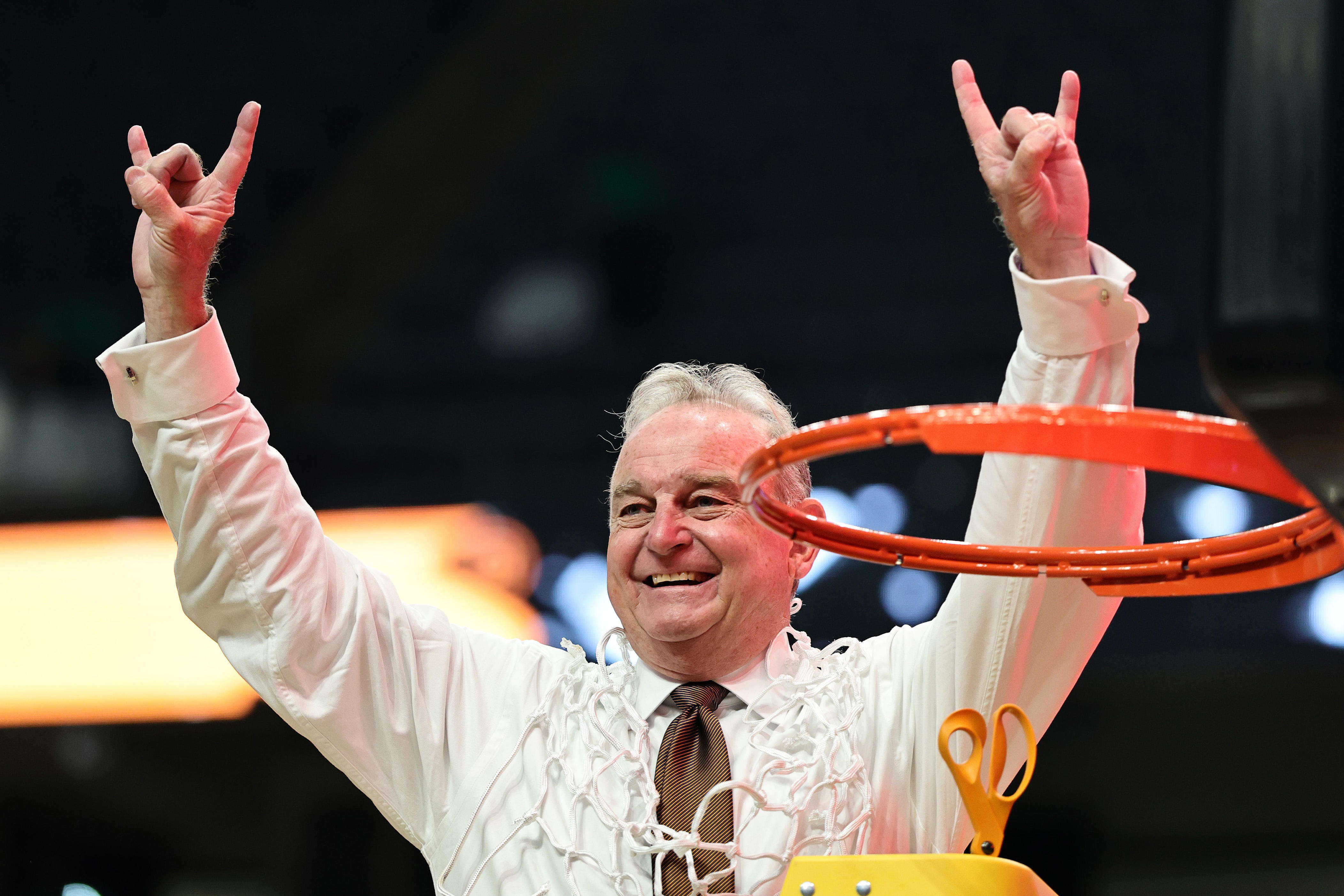 Texas coach Vic Schaefer joins elite group, leading 2nd school to women ...