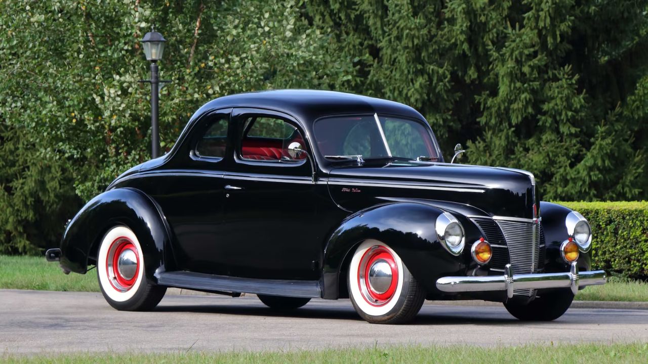 10 Cars From the ’40s That Still Turn Heads Today