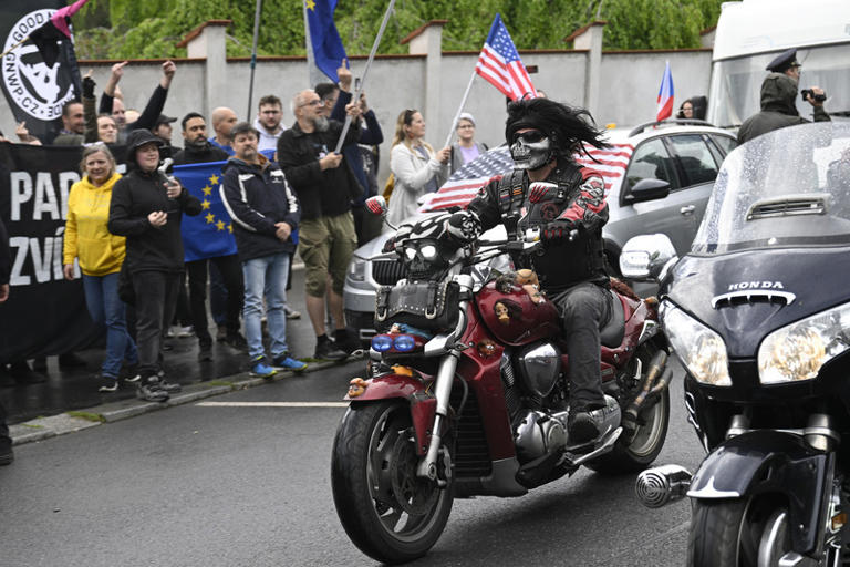 Noční vlci se opět chystají na jízdu ke konci války, plánují i průjezd ČR