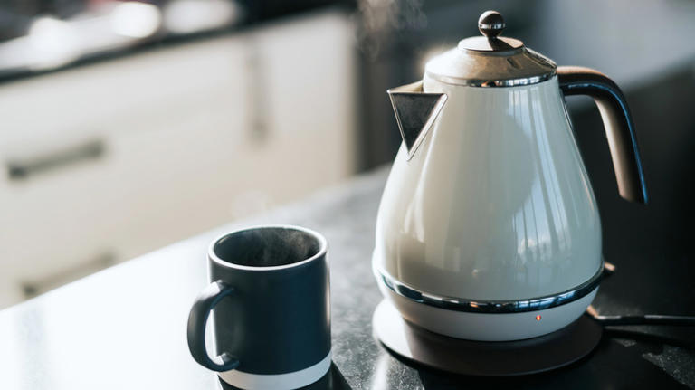 Don't Toss Out Jar Lids - Protect Countertops With A DIY Kettle Rest ...