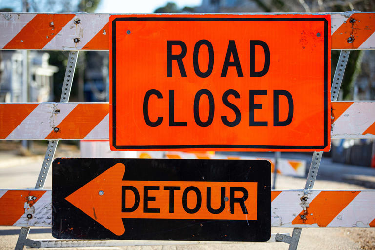 Crash closes part of Route 35 in Standish