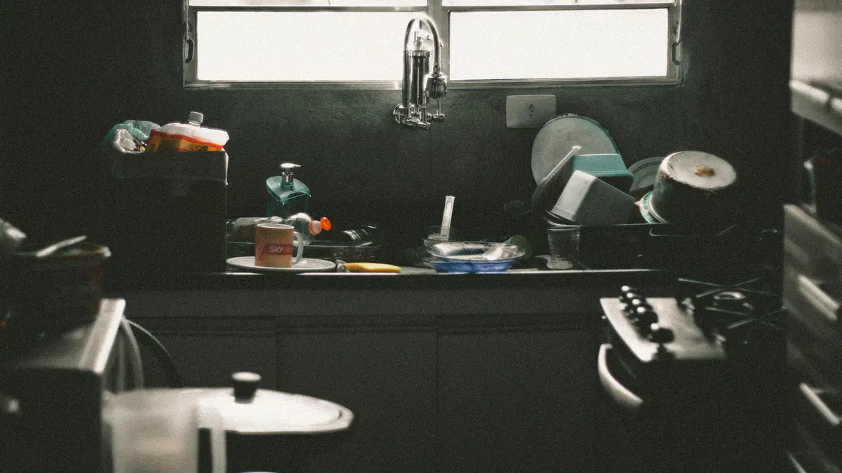 Este es el significado de acumular los platos en el fregadero de la ...