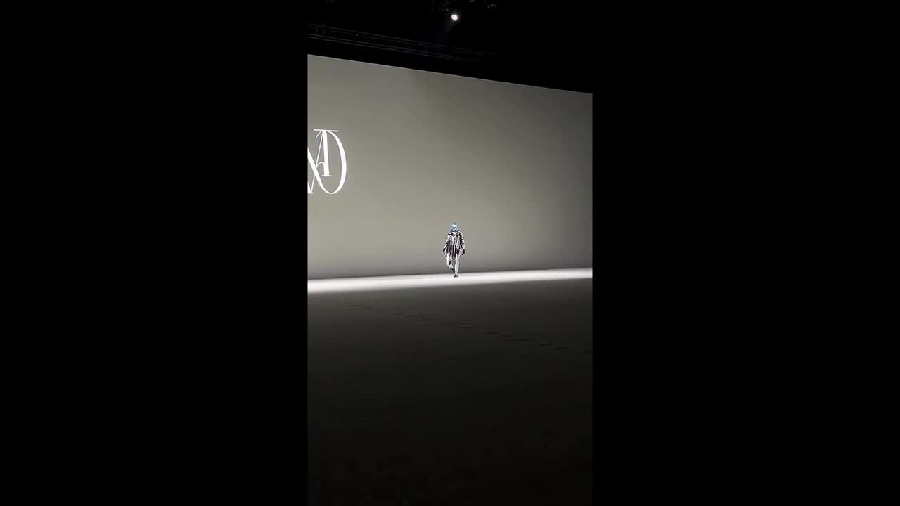 Human-like robot struts down catwalk at Shanghai fashion show