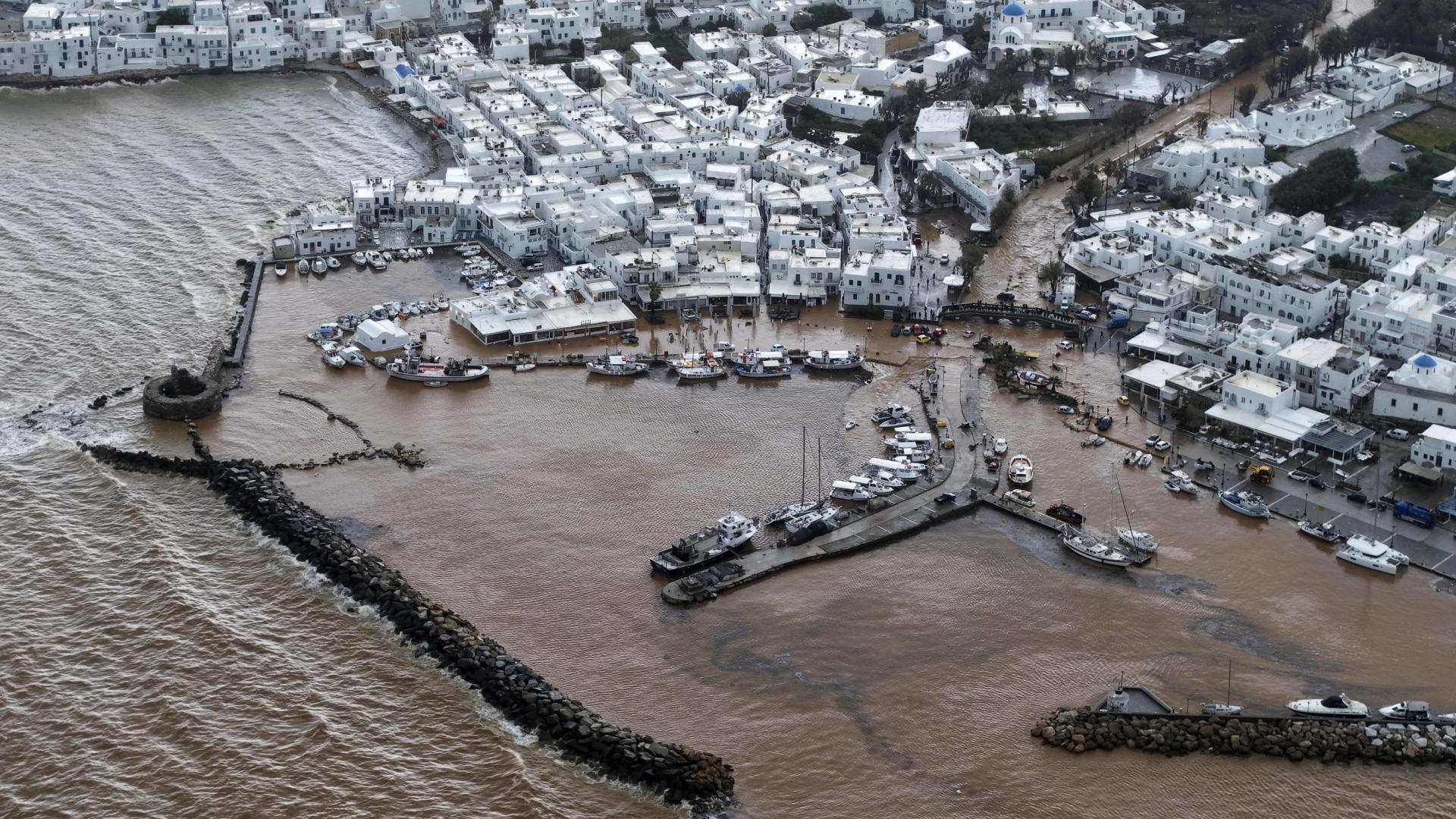 Un temporal de lluvias torrenciales causa estragos en las islas griegas ...