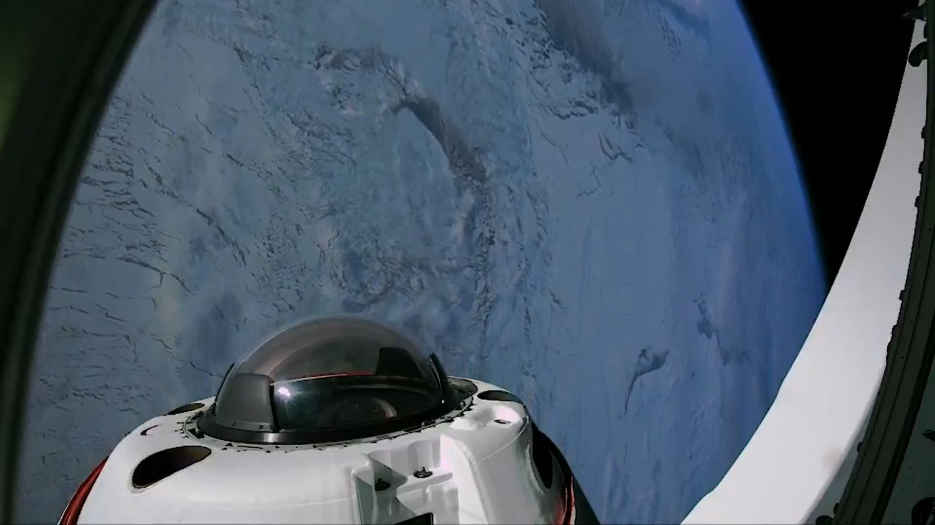 Watch chilling 1st views of Earth's poles seen by SpaceX Fram2 astronauts (video)