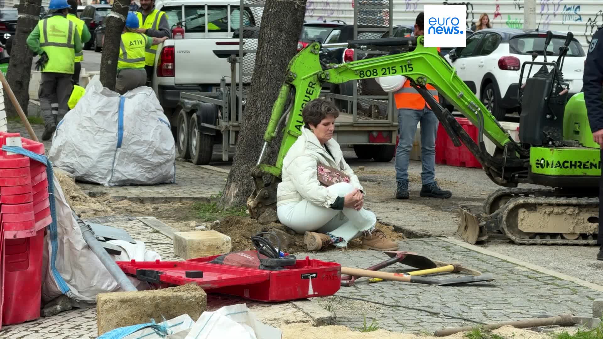 Abate e transplantação de árvores para criar mais estacionamento em ...