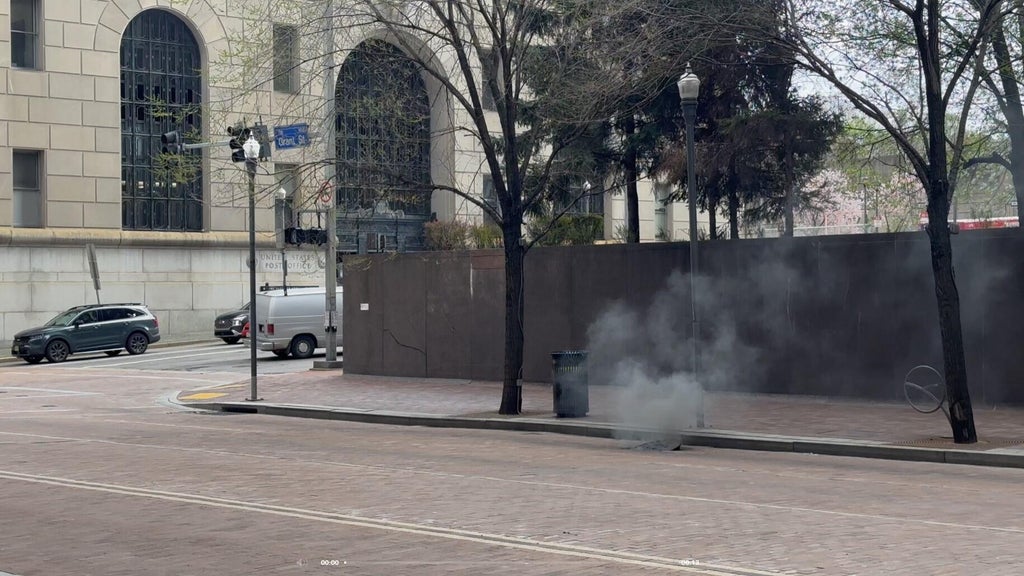 Explosion under Downtown Pittsburgh street blows manhole covers off