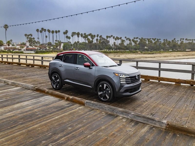 2025 Nissan Kicks SUV crossover competitivo.