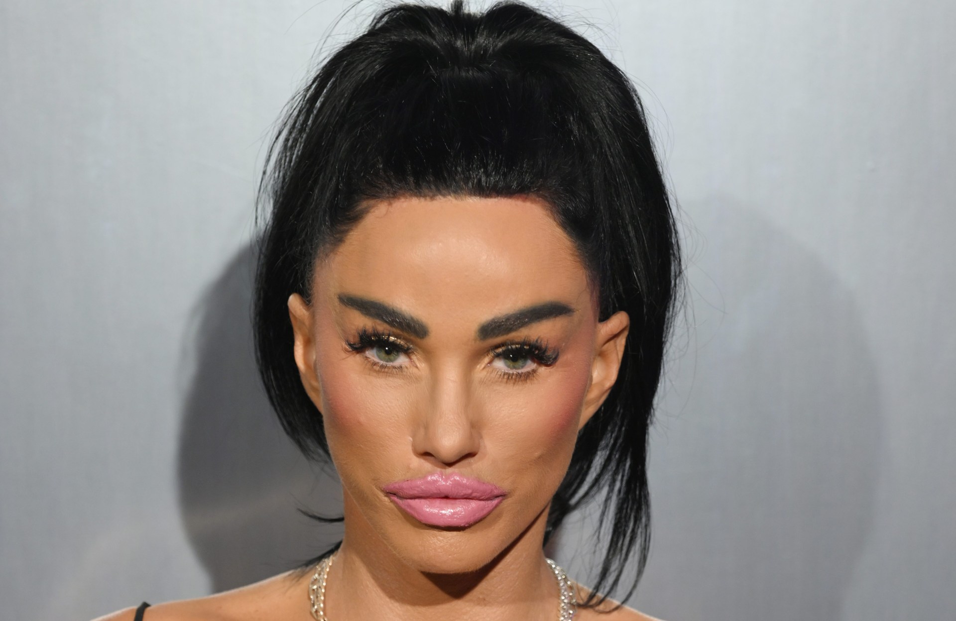 Katie Price panto hit by low ticket sales as theatre takes drastic action