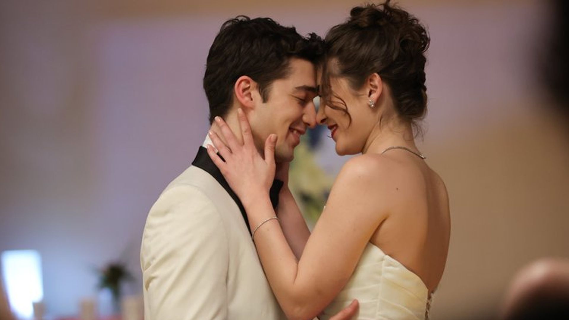 Aziz Uras y Seren van a ser papás en 'Renacer': te descubrimos a los actores que les dan vida