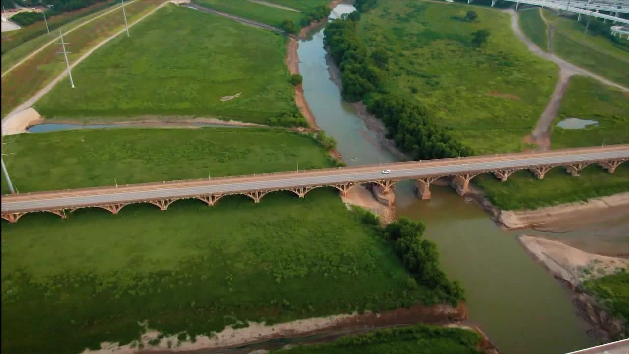 Body found in Trinity River in Dallas, officials say
