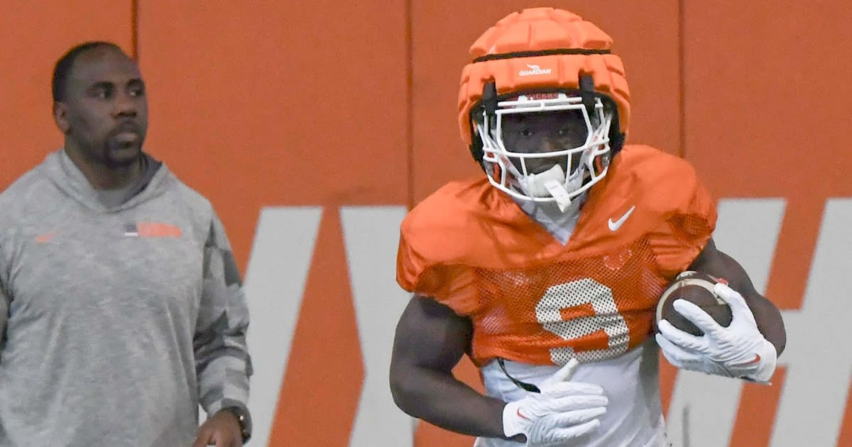 Cade Klubnik compares Gideon Davidson to Travis Etienne