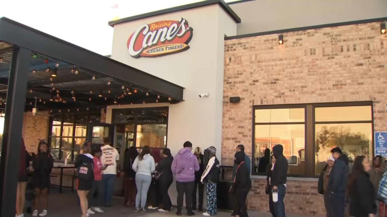 Raising Cane's opens first South Bay location