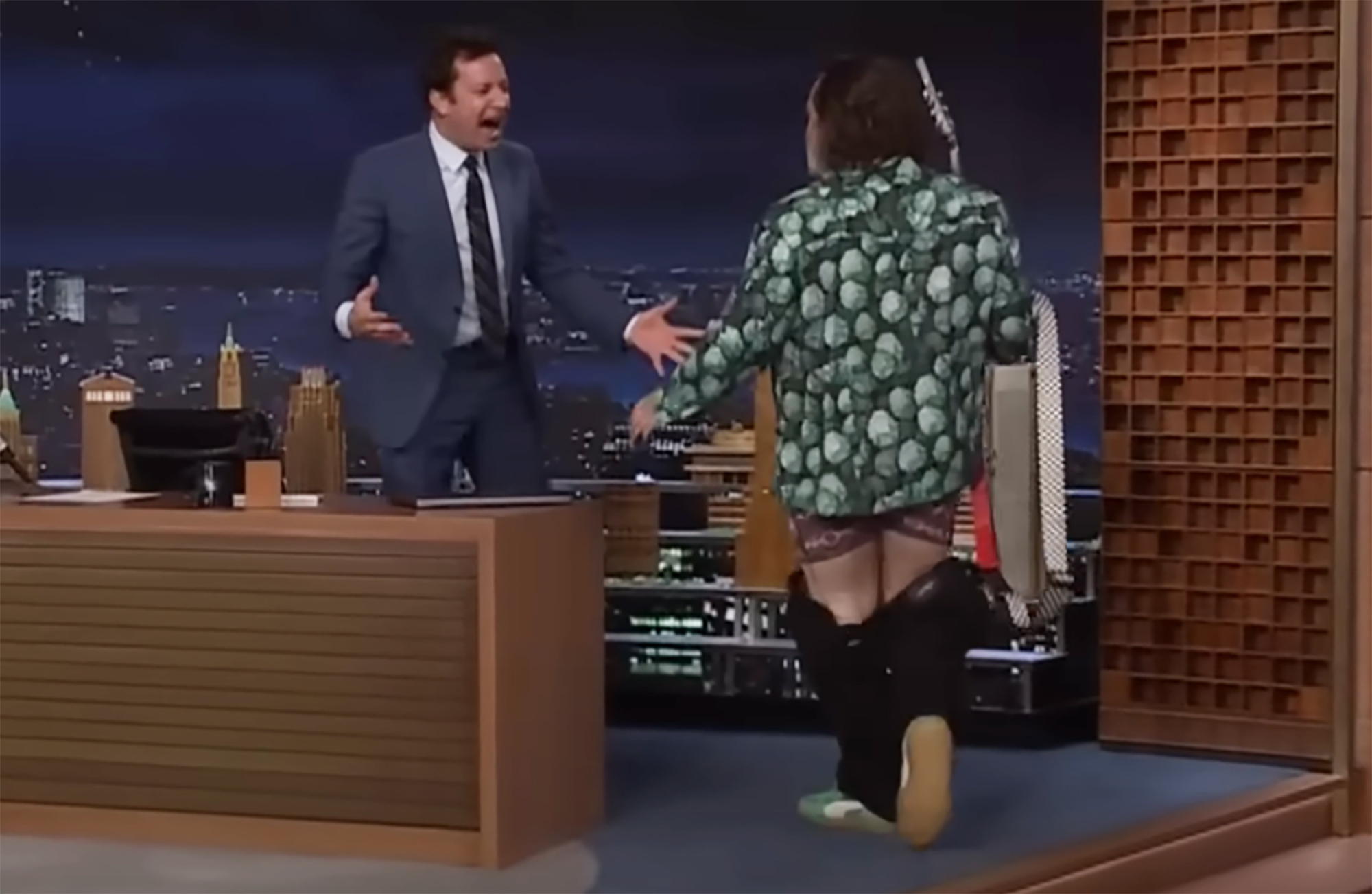 Jack Black loses his pants onstage during ‘Tonight Show’ wardrobe ...