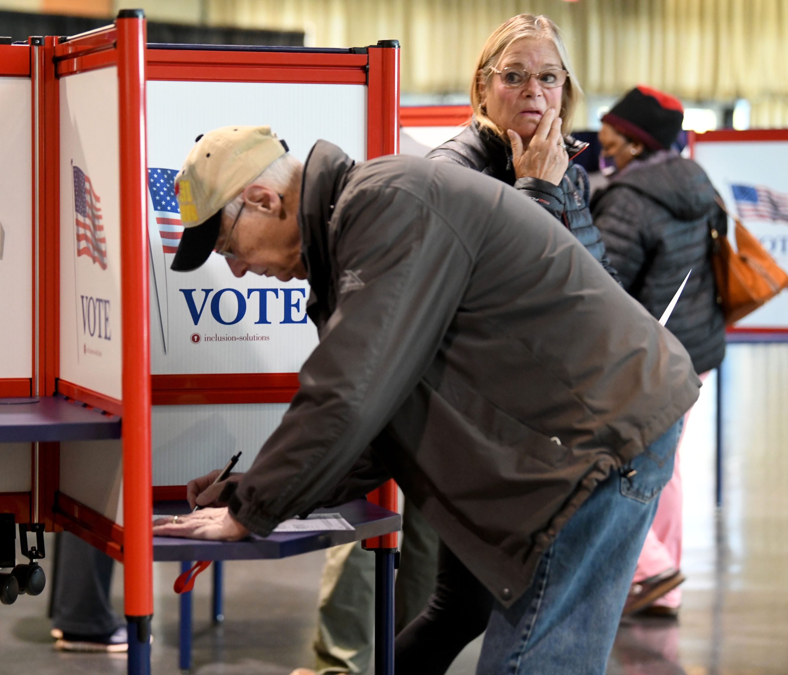 Photo gallery: Weather cooperates for voters to cast ballots