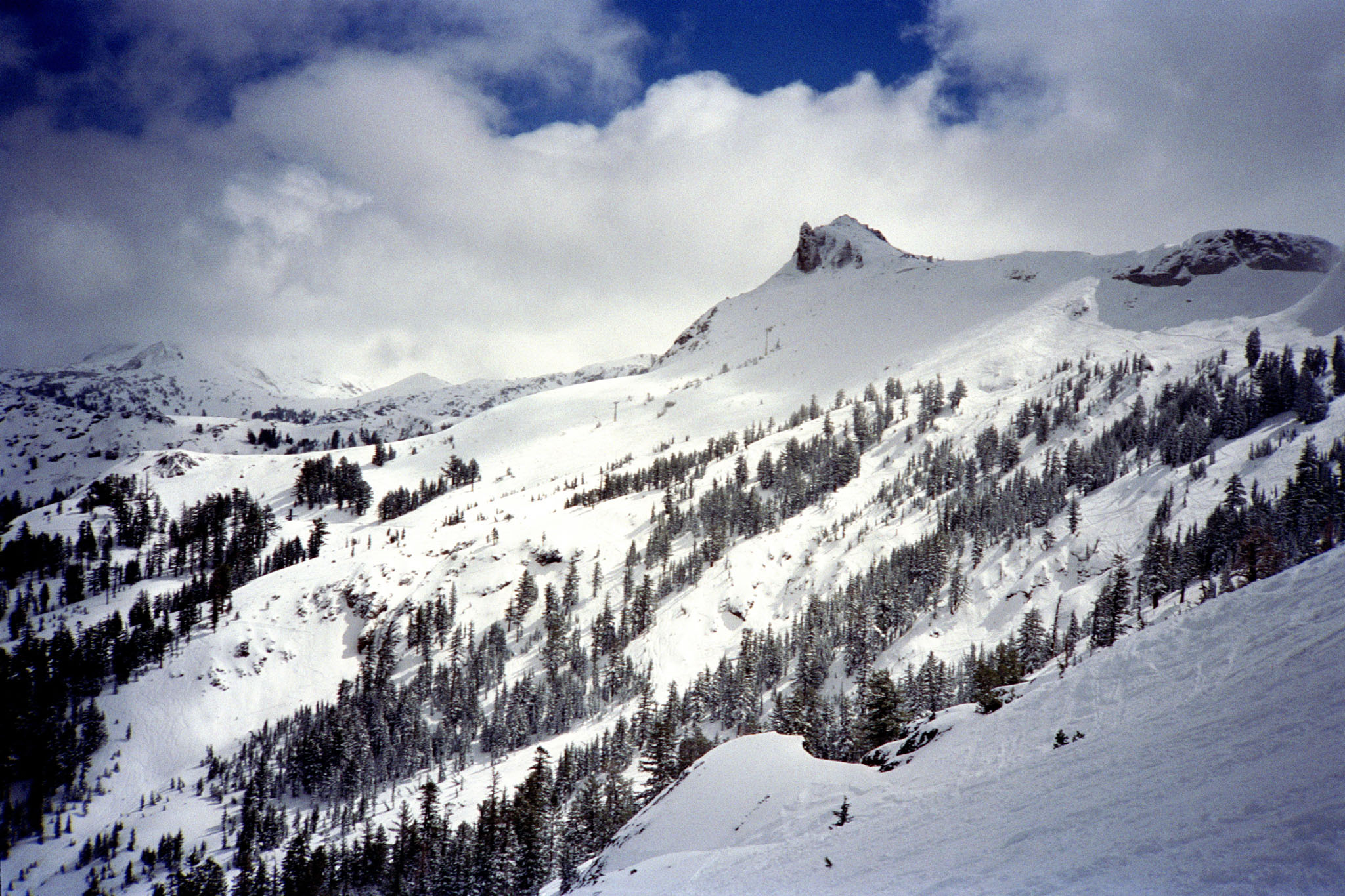 Snowboarder dies from major head injury at Tahoe ski resort