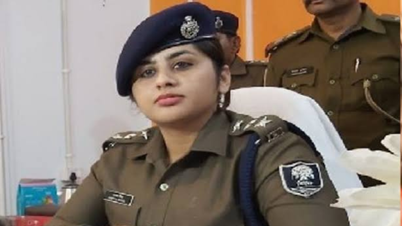 Meet Kamya Mishra, Bihar's 'Lady Singham' Who Became IPS At 22, Stepped Down At 28