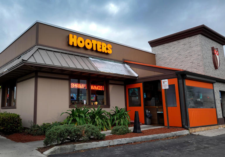 Hooters is closing over 30 locations across U.S. Here’s where in Florida