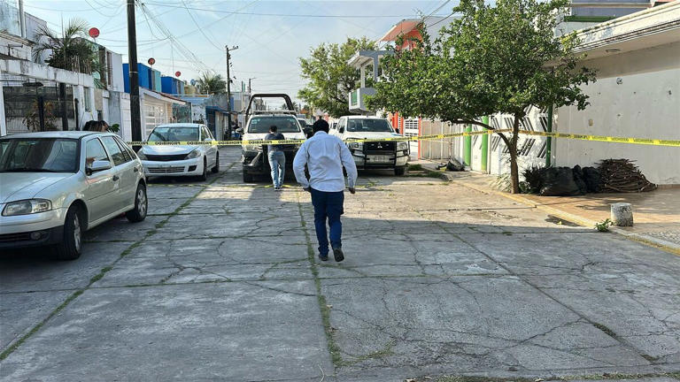 Muere mujer afuera de su casa en el puerto de Veracruz; colectivos señalan a su ex pareja
