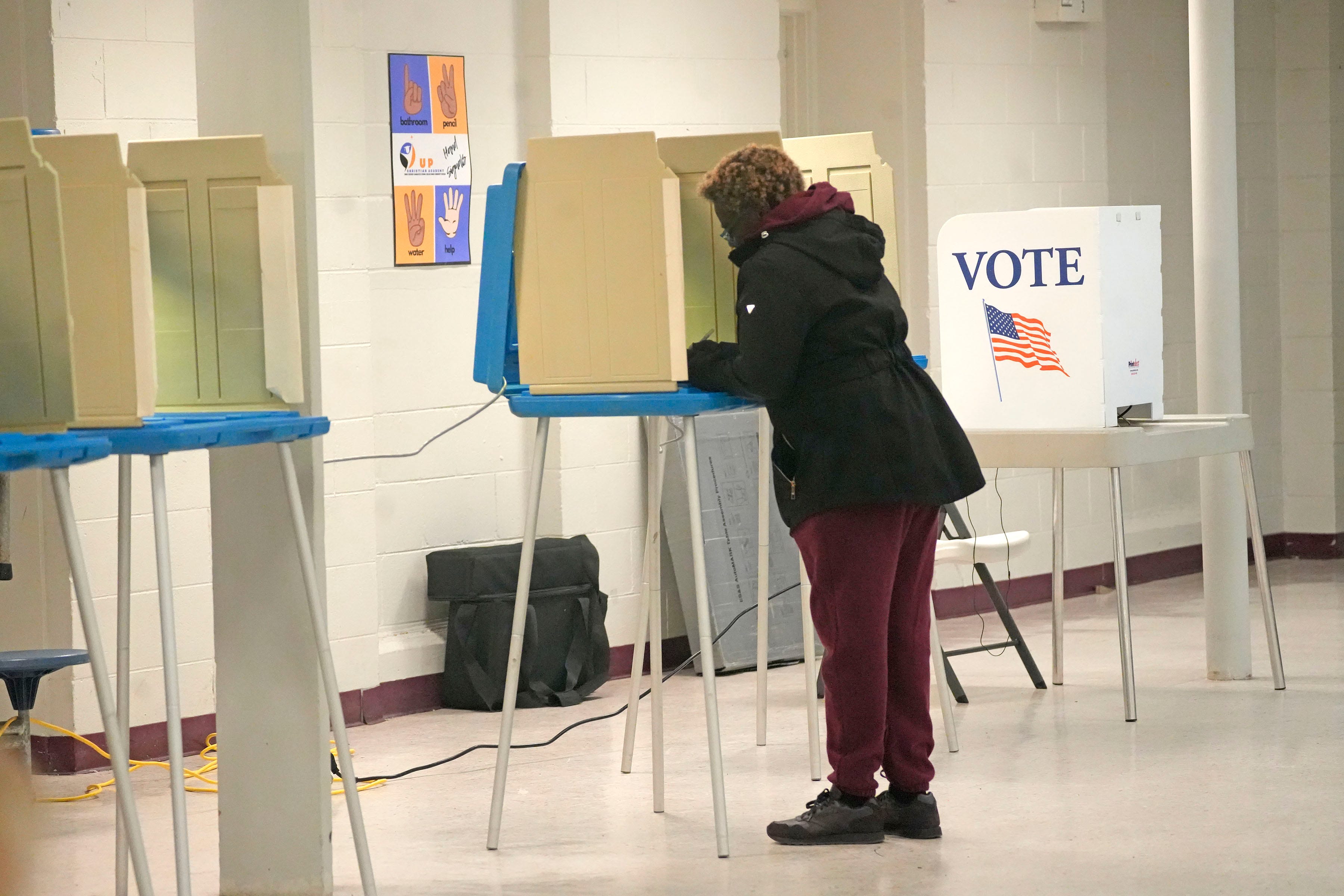 What time does voting end today in Wisconsin, polls close?
