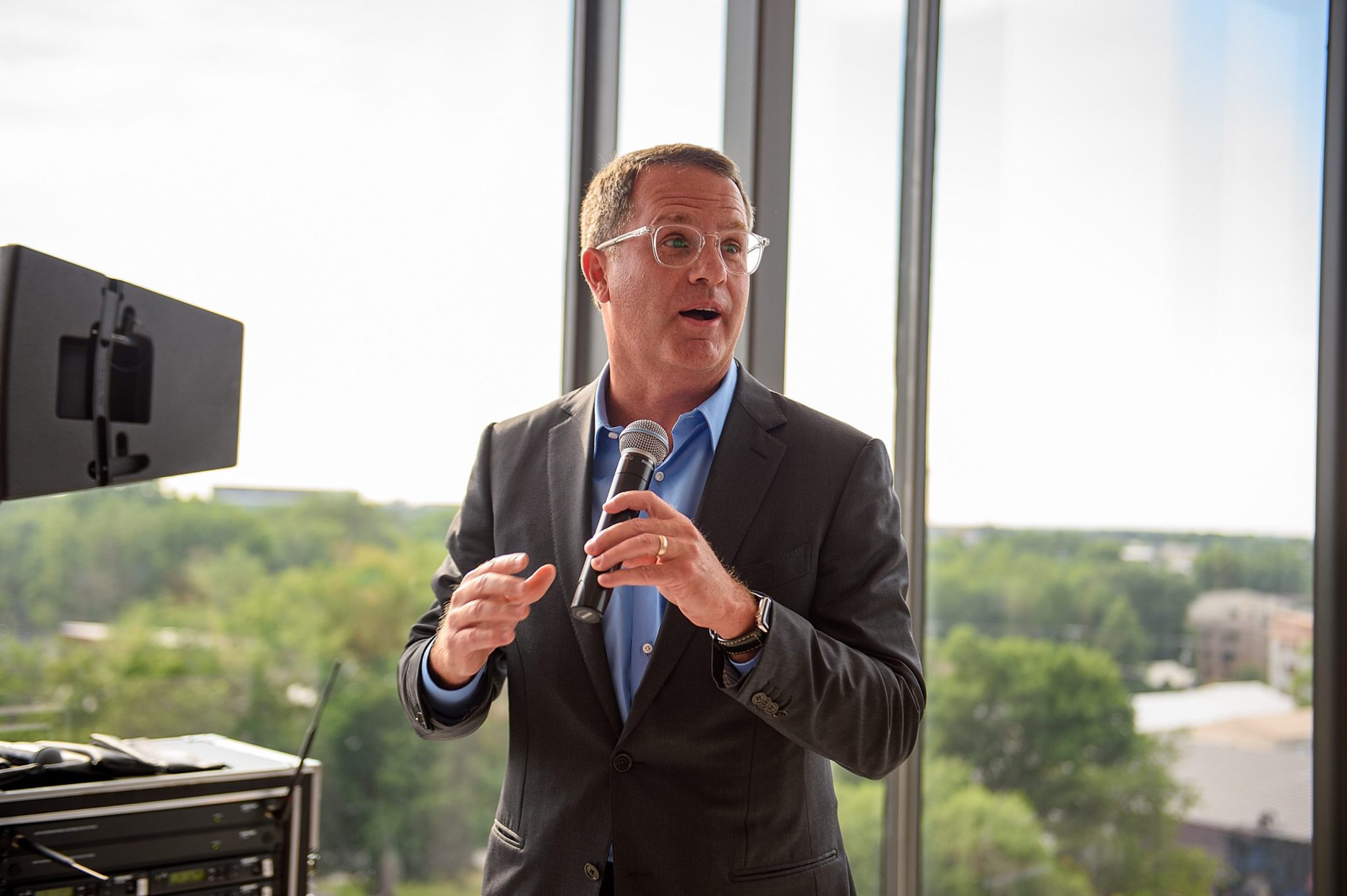 Walmart CEO started his career unloading trailers at the warehouse—he ...