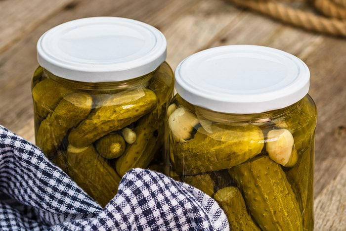 8 Health Reasons You Need to Be Drinking Pickle Juice