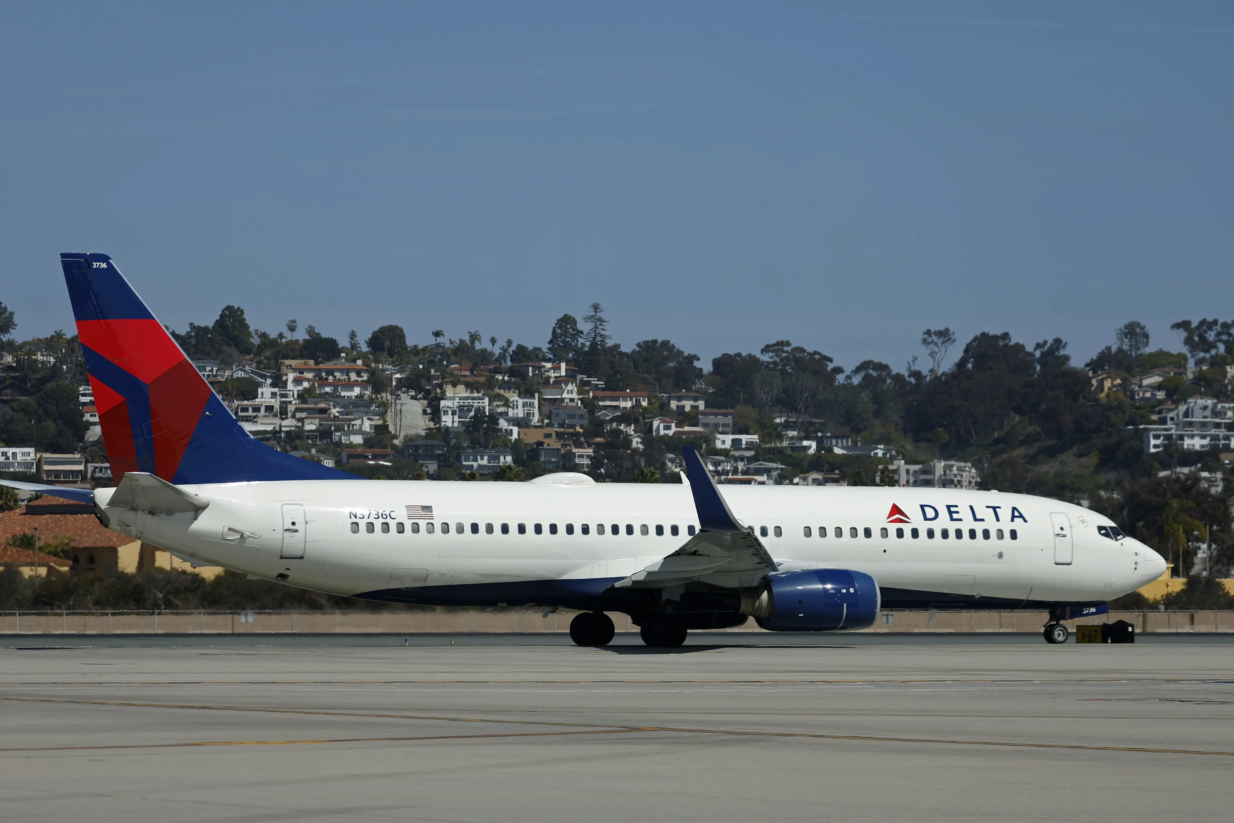 Delta Air Lines Just Made a Surprising Offer to Southwest Customers ...