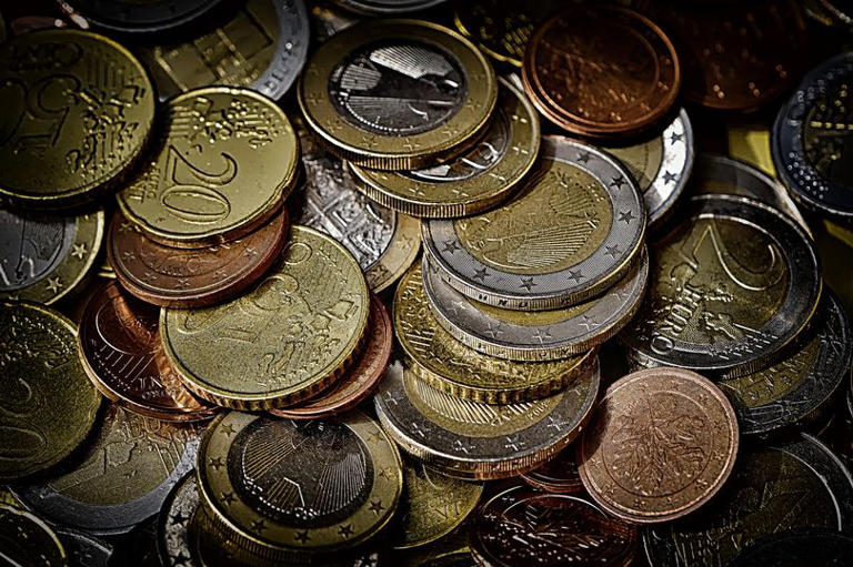 People urged to check €2 coins for rare detail that makes them worth a ...