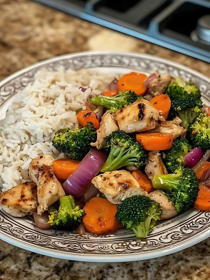 Easy Garlic Chicken Stir-Fry with Rice – My No-Fail Dinner Formula