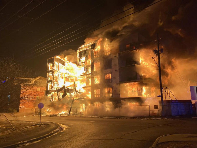Bells Corners apartment building destroyed by fire