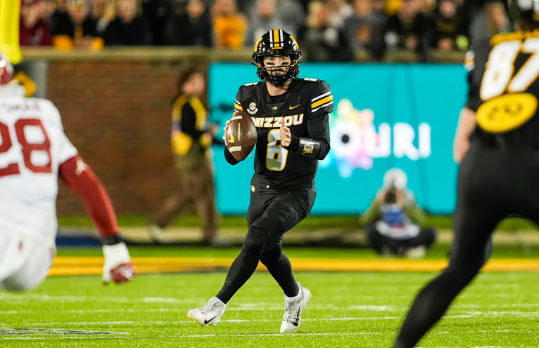 Former Notre Dame starting quarterback Drew Pyne will once again look ...