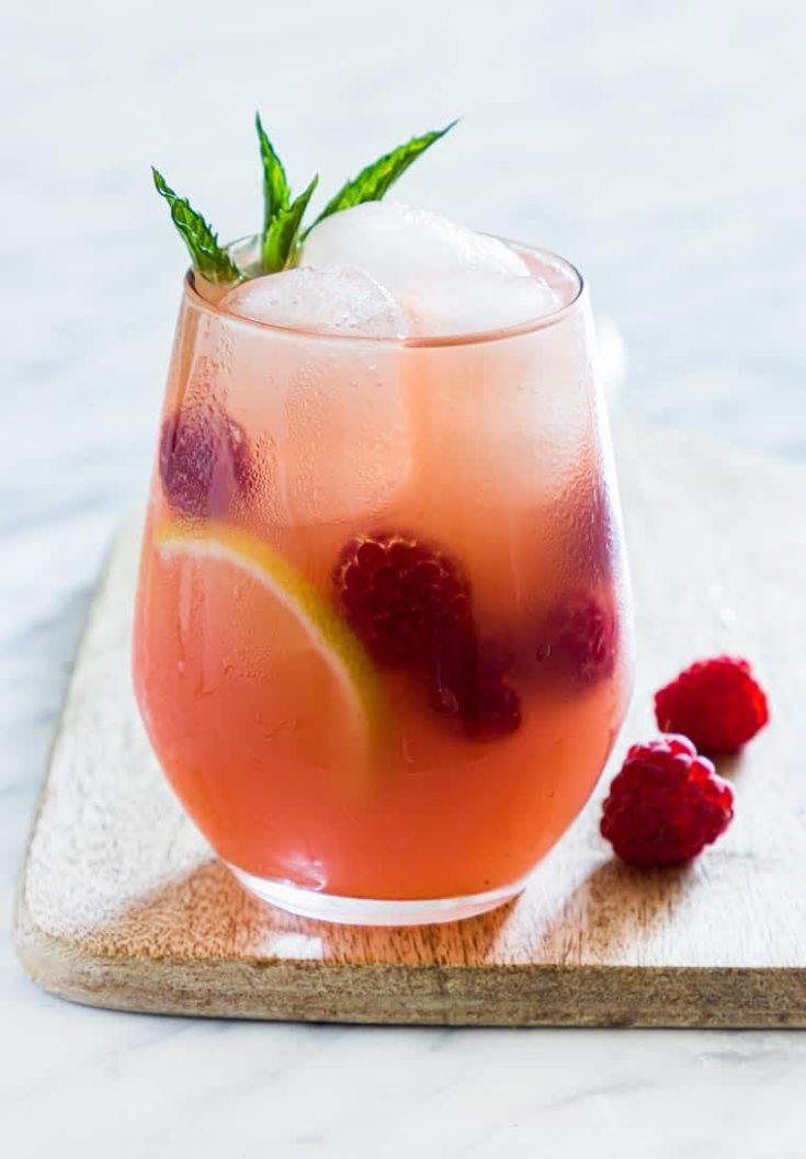 50+ AMAZING Vodka Cocktails: Easy Vodka Drinks