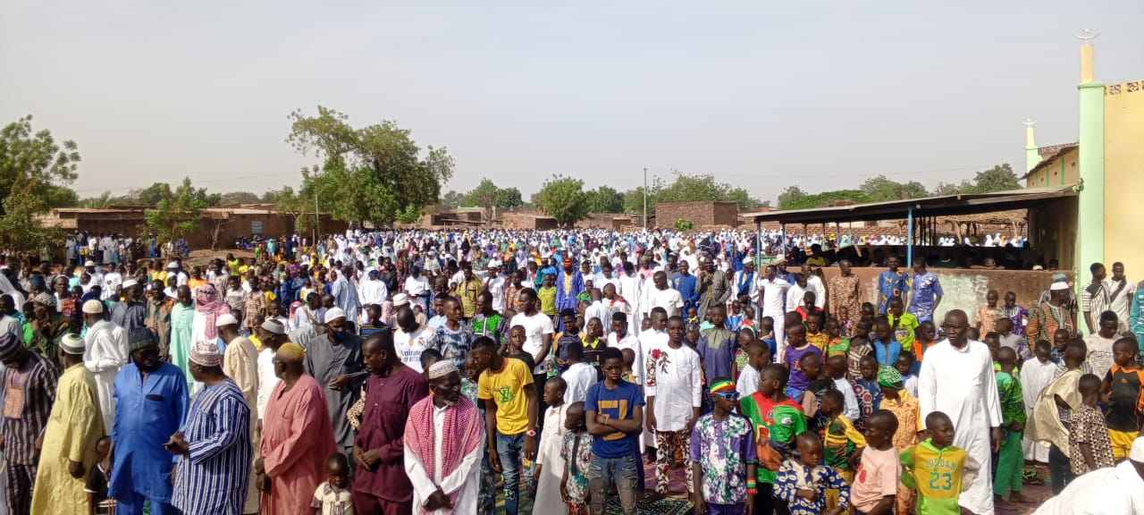 Banwa : Les fidèles musulmans de Solenzo prient pour le retour des PDI ...