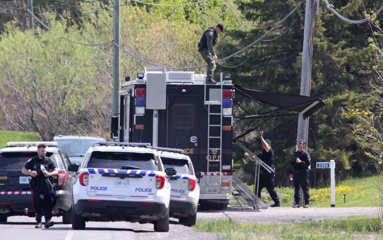 Neighbour saw, heard shootings of OPP officers