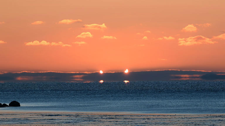 Rare 'double sunrise' captured in Canada by intrepid solar eclipse ...