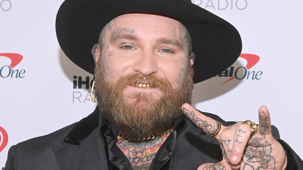 Teddy Swims opens up about therapy journey